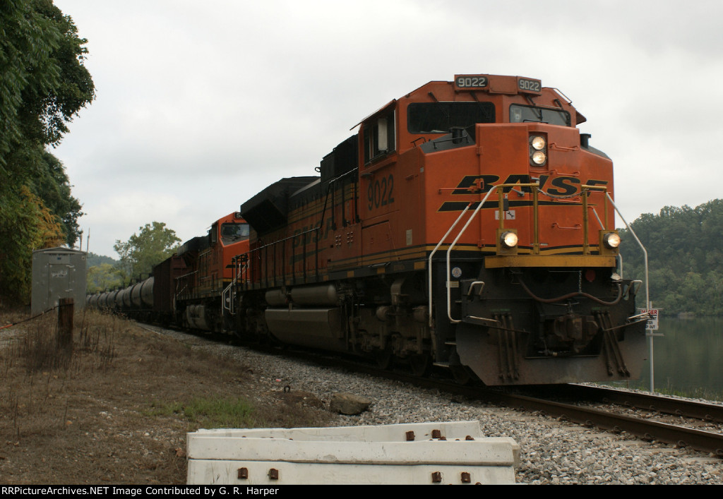 K08028 oil train eastbound at the Reusens defect detector
